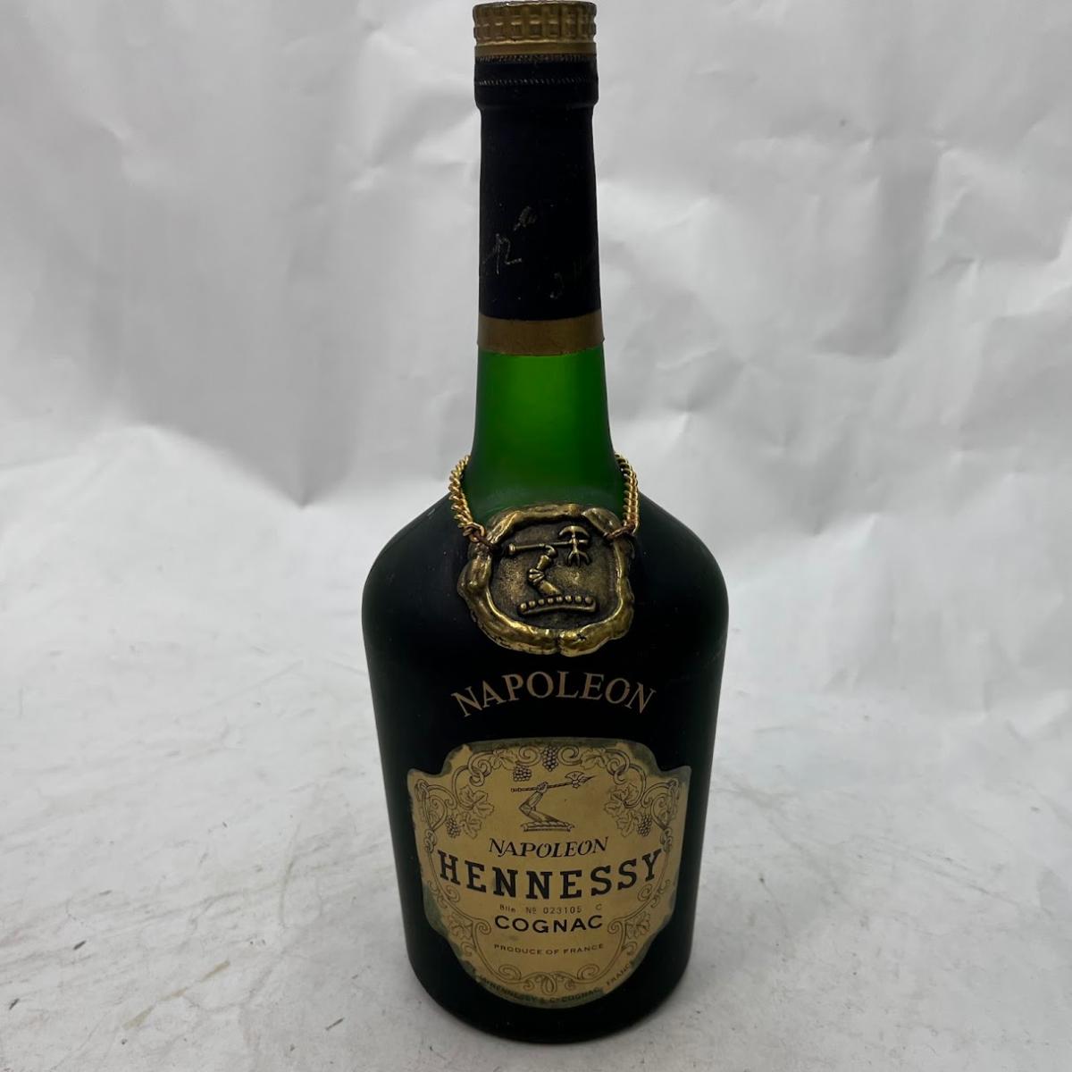 洋酒　　ヘネシーナポレオンブラスドールコニャック700ml40度金キャップ 内容量 (ml) 700 アルコール度数 40 原産国 フランス 付属品 なし ※古酒につきコルクが破損しやすいです。慎重に開栓しましてもきっと起こります。コルクは...