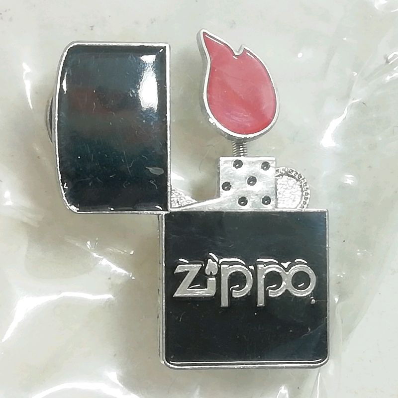 　　ZIPPO zippoライターモチーフ ピンバッチ 非売品 ブランド ジッポー 色・柄 ブラック 素材 金属素材 仕様 中国 サイズ(cm) 幅約2.7×高さ約3.3 付属品 無し 中古です。非売品です。写真は、代表です。弊社の商品は1...