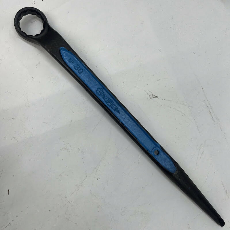 　　スーパーツール(SUPERTOOL) 60度片口めがねレンチ　しの付き　KP30 ブランド スーパー 色・柄 黒青 素材 スチール 仕様 日本 サイズ(cm) 全長41.3センチ 付属品 1個 未使用品。置き古しの新品です。梱包の上宅急...