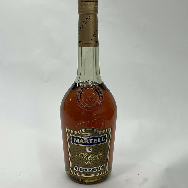 洋酒　　マーテル VS （スリー スター）40度 700ml　旧ラベル 内容量 (ml) 700 アルコール度数 40 原産国 フランス 付属品 なし ※古酒につきコルクが破損しやすいです。慎重に開栓しましてもきっと起こります。コルクは無保...