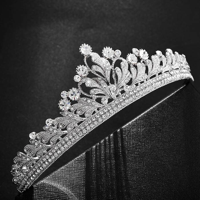 【キーワード】ティアラ テイアラ 王冠 ウェディング ウエディング 結婚式 ブライダル カチューシャ パール クラウン キュービックジルコニア 高品質 オシャレ お洒落 インスタ パーティー 海外挙式 髪飾り ニ次会 披露宴 新品 格安 激...