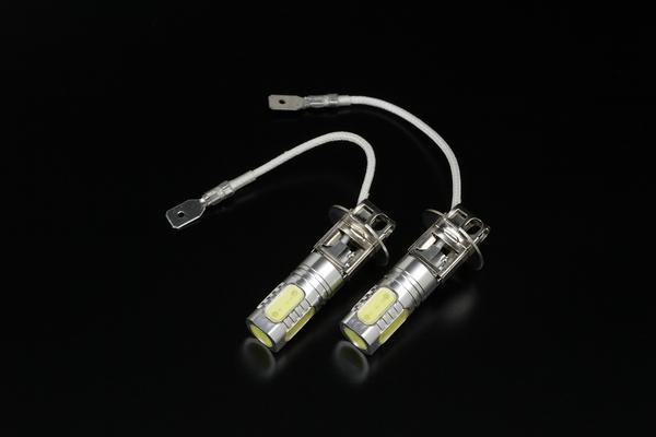 商品内容 1.5WのSMD素子を計5つ（側面×4個+トップ1個）ですので全方向を照らします。 アルミシートヒンクの採用で熱に弱いハイパワーLEDの弱点をカバー。 消費電力を抑えることでバッテリーへの負担も軽減します。 ノーマルの黄色いLED...