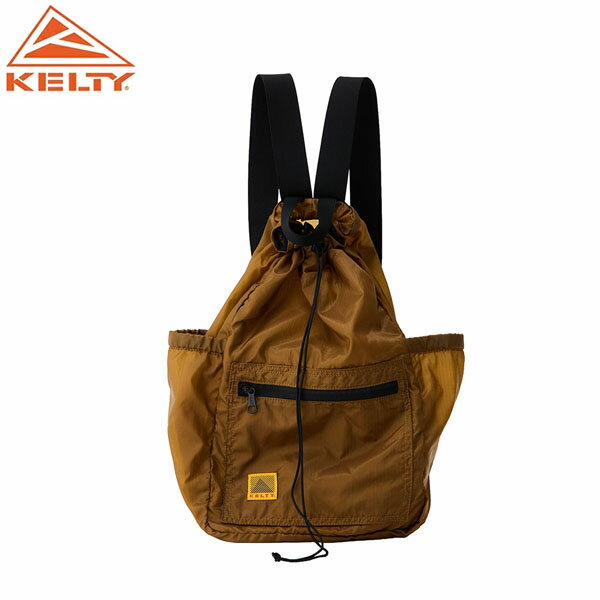 3259272426AIRY KINCHAKU DAYPACKBeige軽量で撥水性に優れたコーデュラ30デニールを生地に使用太「KELTY AIRY LINE」。ネームは80年代の復刻デザイン。レトロ感と使いやすさを兼ね備えた巾着デイパッ...