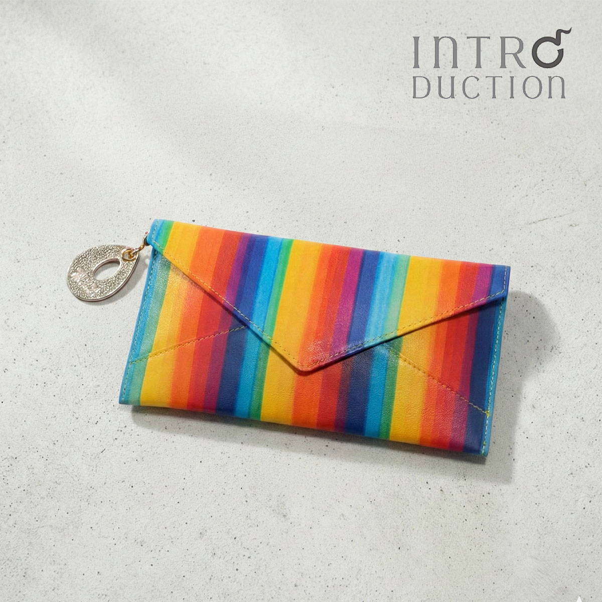 ITEM SPEC COLOR VARIATION ブランド：introduction イントロダクション こちらの長財布は薄くてもたくさんのカードが収納できます。正面に4枚、内側に6枚の計10枚のカード収納が可能。それでも収納スペースが足...