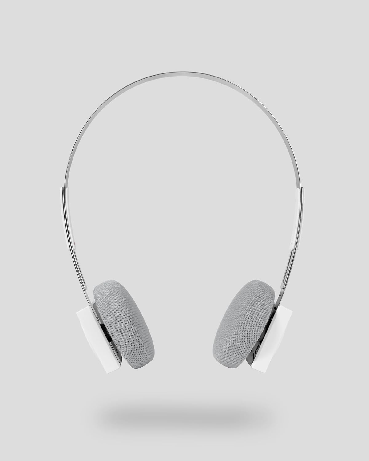 km5 Lightwear Headphones Hp1 わずか約103gの超軽量設計と、洗練されたミニマルデザインを兼ね備えたワイヤレスオンイヤーヘッドホンです。 Bluetooth 5.4による安定したワイヤレス接続に加え、USB Ty...