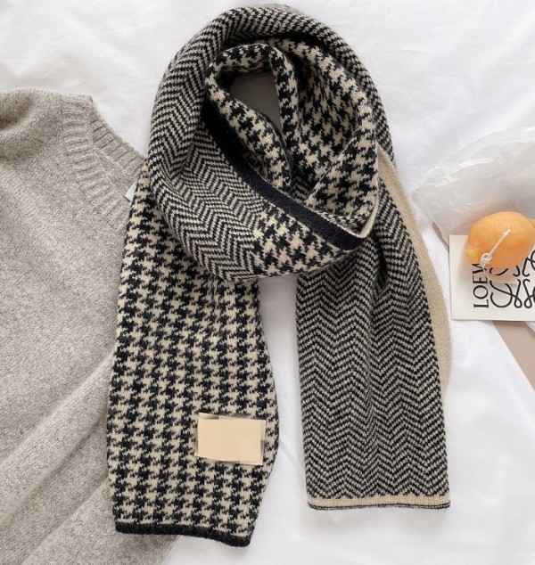 サイズ 170x24cm カラー ブラック 素材 ポリエステル ■生産国 中国 注意事項 PCや、撮影環境等により、実際の色と異なる場合が御座いますのでご了承下さい。 完璧をお求めと神経質な方のご購入はご遠慮下さい。 返品について 商品不良...