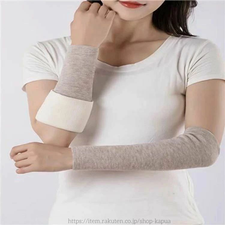 ストレッチのあるリブニット生地を使用した、裏起毛であたっかのアームウォーマー。【男女兼用】【M/L/XL】伸縮性のあるリブ編みにしているので、しっかりと伸びて腕にフィット。内側はふんわり温かな裏起毛。防寒としてはもちろん、リラックスタイムや...