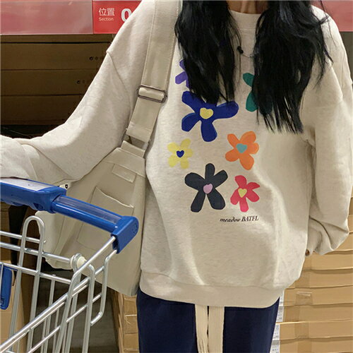 メーカー希望小売価格はメーカーカタログに基づいて掲載しています商品詳細 商品特徴 ●プルオーバートレーナーはファスナーを上まで閉めて1枚で着ることもできますが、羽織りものとしても活躍します。●ジャストサイズで着こなせばスポーティな印象を醸せ...