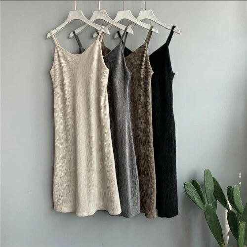 メーカー希望小売価格はメーカーカタログに基づいて掲載しています【商品説明】 【特徴】●“大人かわいい”を代表するアイテムのジャンパースカート。●足首くらいの丈の長さのジャンパースカートは生地もたっぷり使われるので、歩くたびに上品な印象に。●...