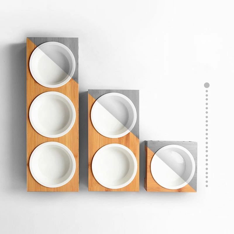 この商品について15度の角度がついた食器スタンド、前屈による頚部圧迫を軽減でき食事を食べやすいデザインのスタンド付き。小型の猫や犬に最適なサイズ。ペットの嘔吐を軽減。?「安心安全な品質」滑らかで傷つきにくい高品質な陶器（セラミック）を使用し...