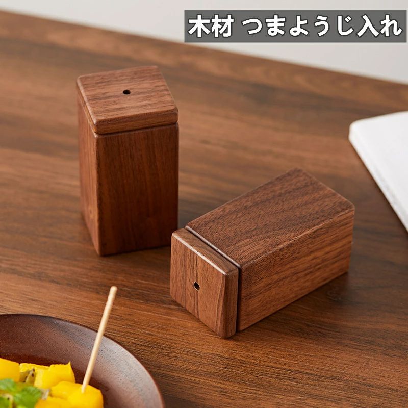概要：一枚の上質なウォルナット材から作られており、他社が繊維板や劣質な木材を使用しているのとは異なります。はっきりとした木目を持つことが保証されており、成熟した5~15年の木材が使用されています。特徴：爪楊枝ケースの独特なところは磁石式（マ...