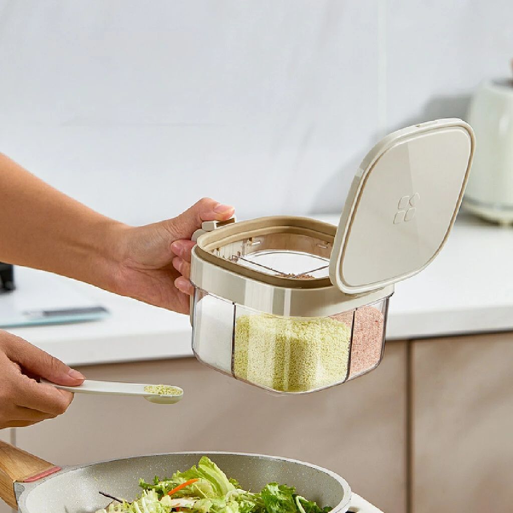 製品説明：このオールインワンのマルチコンパートメントスパイスボックスは、料理好きの方のために設計されたキッチンの必需品です。主婦の方にもプロのシェフの方にも、このスパイスボックスコンビネーション収納ユニットは、スペースと収納のニーズを満たし...