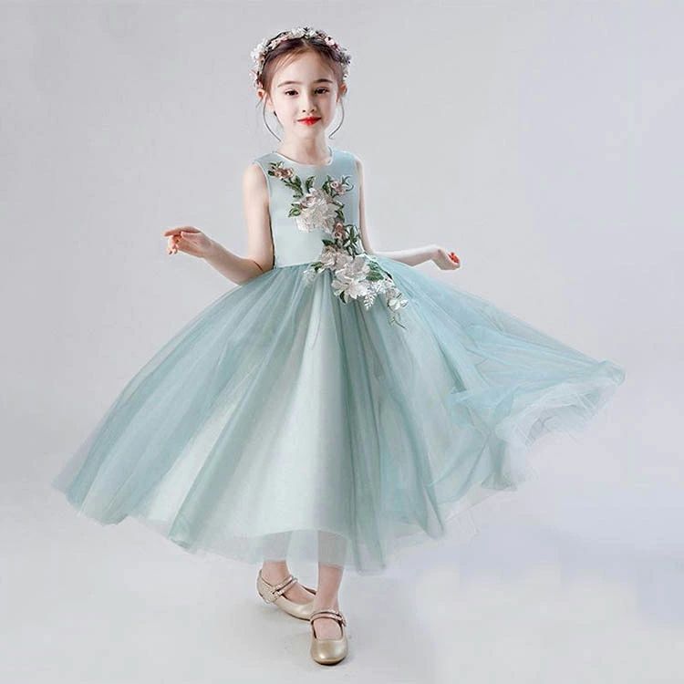 カラー：写真通り 素材：ポリエステル サイズ ：110/120/130/140/150/160cm セット内容 ：ドレス単品 ※裏地：あり ※背中ファスナー開き ※結婚式や発表会、パーティーなどにぴったりの、上品で優雅な雰囲気漂う一着です。...