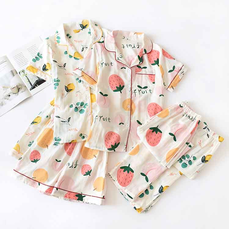 素材綿95% 洗濯時のポイント ・洋服は裏返して洗濯してください。 ・洗濯ネットに入れて洗いましょう。 ・色物は分別しましょう。衣類の色写りを防ぐためです。色落ちが不安な時は、色落ちテストをしてから洗いましょう。 ・洗濯完了後は、濡れたまま...