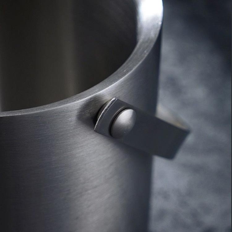 2重真空断熱2L/3L大容量304ステンレス魔法瓶構造で氷が長持ちスポーツやアウトドアに最適！優れた保温性で氷を長持ち夏のアウトドアでも安心　熱を逃げにくい 断熱2重構造304ステンレス/最大6時間保冷外気の影響を受けにくくアウトドアシーン...