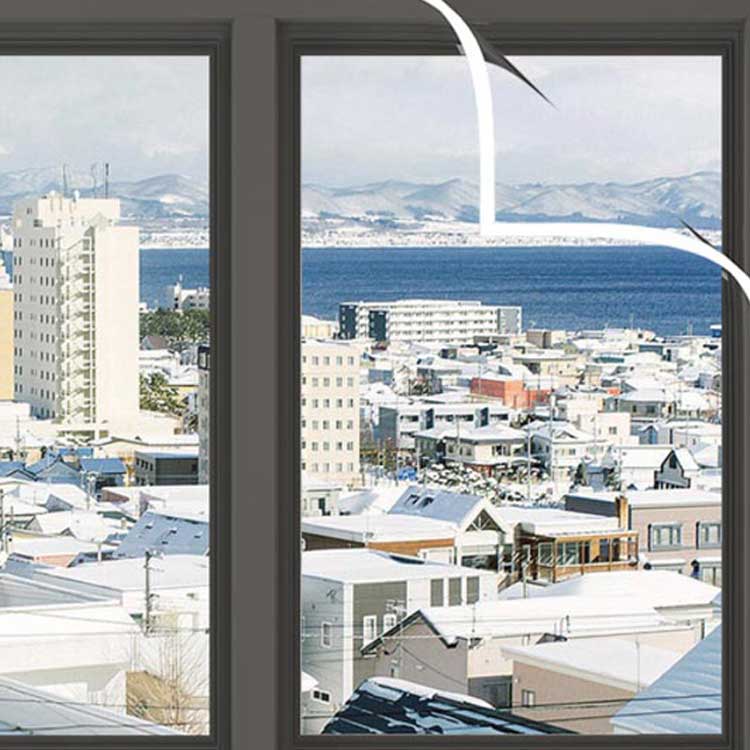 このカーテンは、機能性と実用性を兼ね備えた冬の必須アイテムです。優れた透光性：日光を柔らかく通し、明るさをキープ。高い保温性：密封された高密度気泡が、冷気を遮断し室内の暖かさをキープ。安全・無害：環境に優しいPE素材を使用、嫌なニオイがあり...