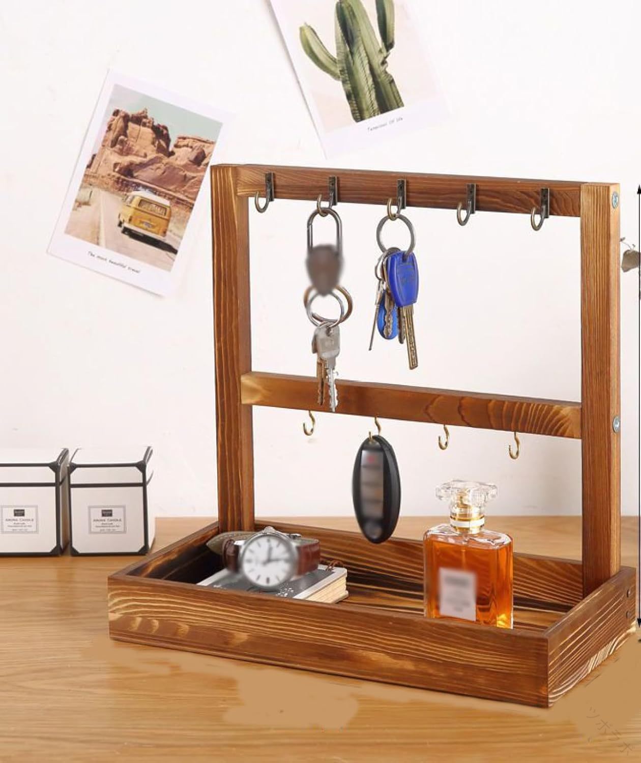 　　　-------商品詳細-------?見せる収納で小物をひとまとめに:外出時に必ず持ち出す鍵や小物をテーブルやキッチン、洗面所などに帰宅時に適当に置いてしまい、鍵を探し回ることが毎朝のルーティーンになっていませんか。玄関のシューズボッ...