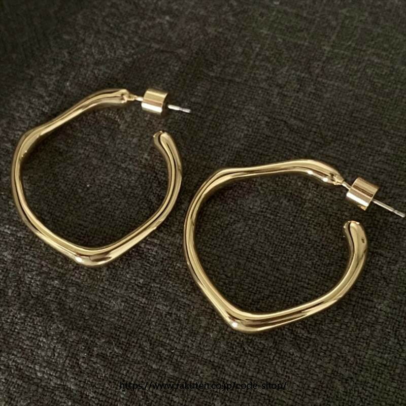 大人可愛いアクセサリー、サークルデザインのピアス軽やかなデザインと抜け感が、シンプルながらも存在感を放つアイテムです。カジュアルからエレガントまで、様々なスタイルにマッチするので、普段使いはもちろん、デートや女子会、旅行など、多彩なシーンで...