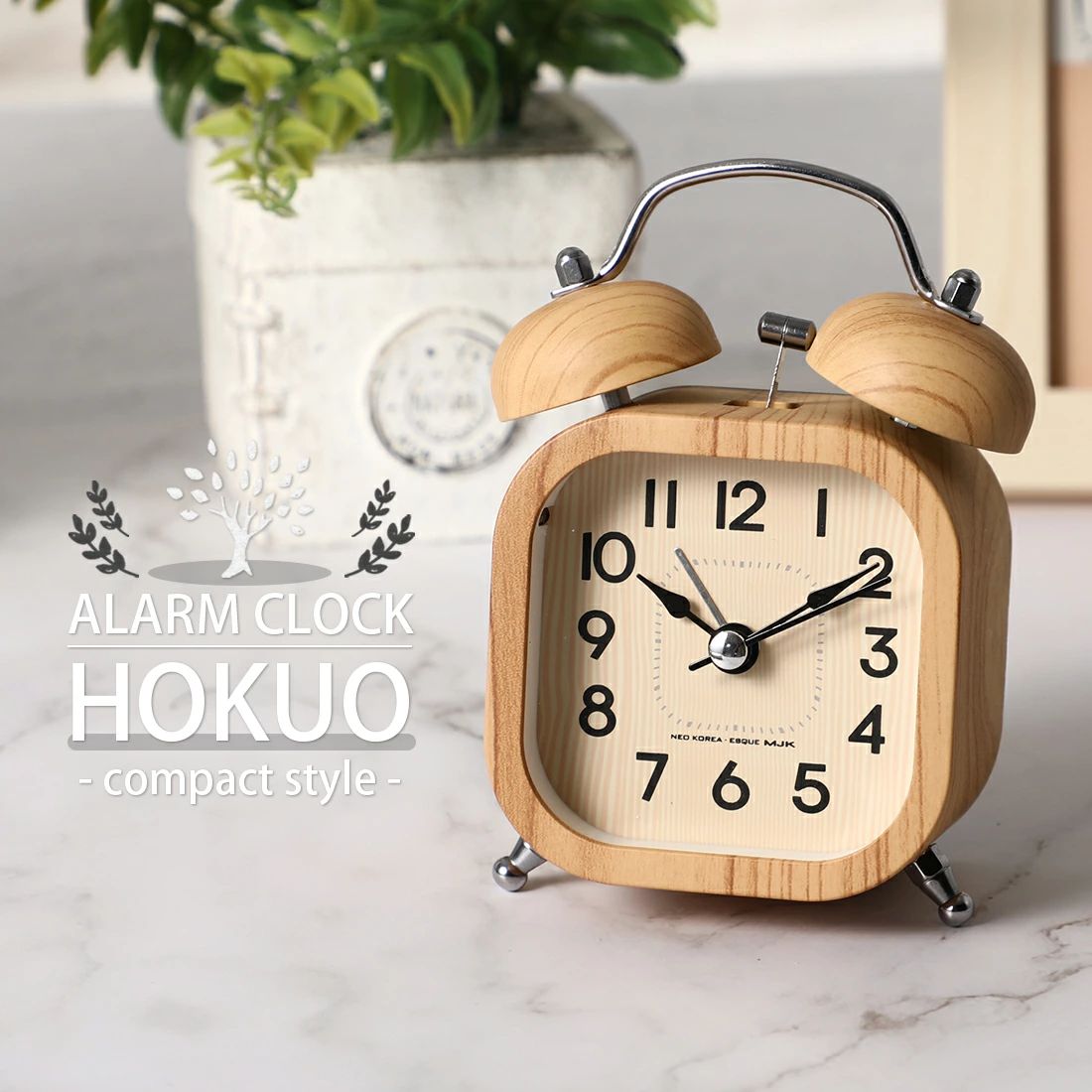 天然木を再現した精巧なプリントで木目調のナチュラルで暖かみのあるデザイン大音量のベル音で朝が苦手な方も安心コンパクトな時計からしっかりとしたベル音で毎朝の起床をサポート時間針は滑らかに動く為、日常生活を妨げない静音設計仕事、勉強、読書、睡眠...