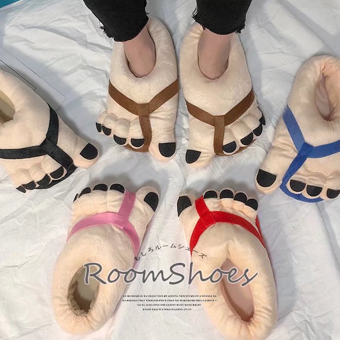 笑いのネタになる！おもしろ ビッグフット ルームシューズ ふわふわ 室内 大きめ足 室内履き あったか 柔らか スリッパ ふかふか 靴 コスプレ 演劇 防寒 ポカポカ■　商品説明まるで大男の足を彷彿させるようなビックフット型おもしろスリッパ...