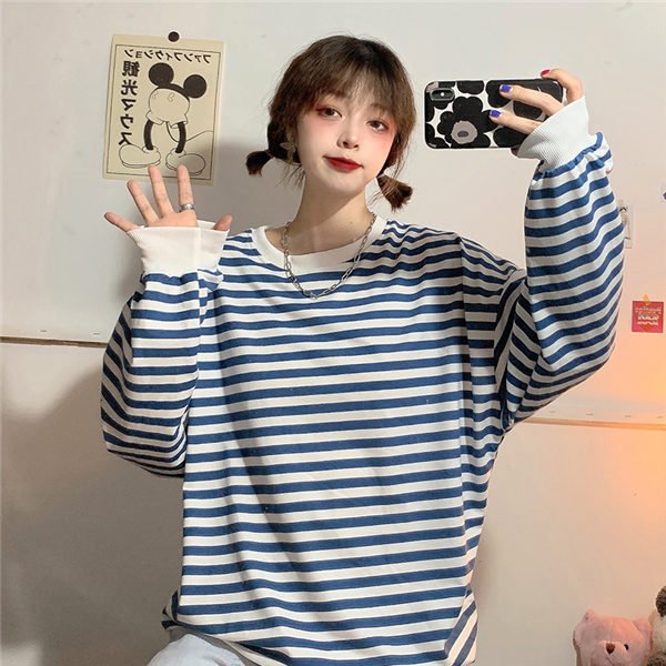 ■商品説明春秋 に大好評いただきました、ゆったりタイプな長袖トレーナーが登場。ゆるっとしたシルエットなのにきれいに着られる大人のトレーナー。ふんわりとした心地良い肌さわりとストレスなく着用できるゆったりさで、カジュアルにお出かけや部屋着とし...