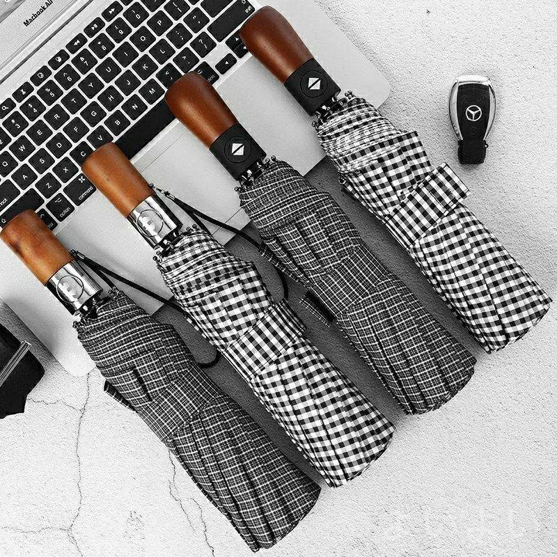 【商品名】：折り畳み傘 日傘 雨傘【生地】：ポリエステル【中棒】：ステンレス*骨の本数：10本 *収納時全長：32cm *開く時直径：105cm*重さ：約450g【商品説明】UVAとUVBからしっかり保護してくれます。紫外線を防いで、肌老化...