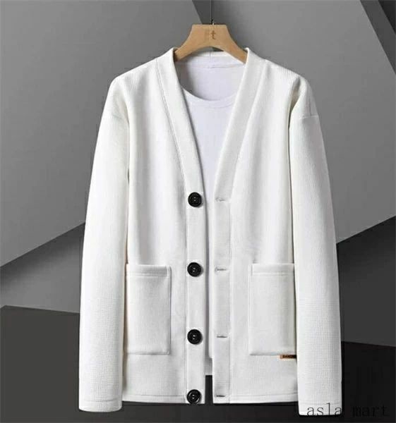 ■：LM055 ★スウェット仕様のシンプルなデザインで、様々な着こなしに加えやすい1枚です。 ★お洒落としてはもちろん、肌寒い日や空調対策にもおすすめのアイテム。 ★カーディガンとしてはもちろん、ボタンを閉めて1枚でプルオーバーとしても着て...