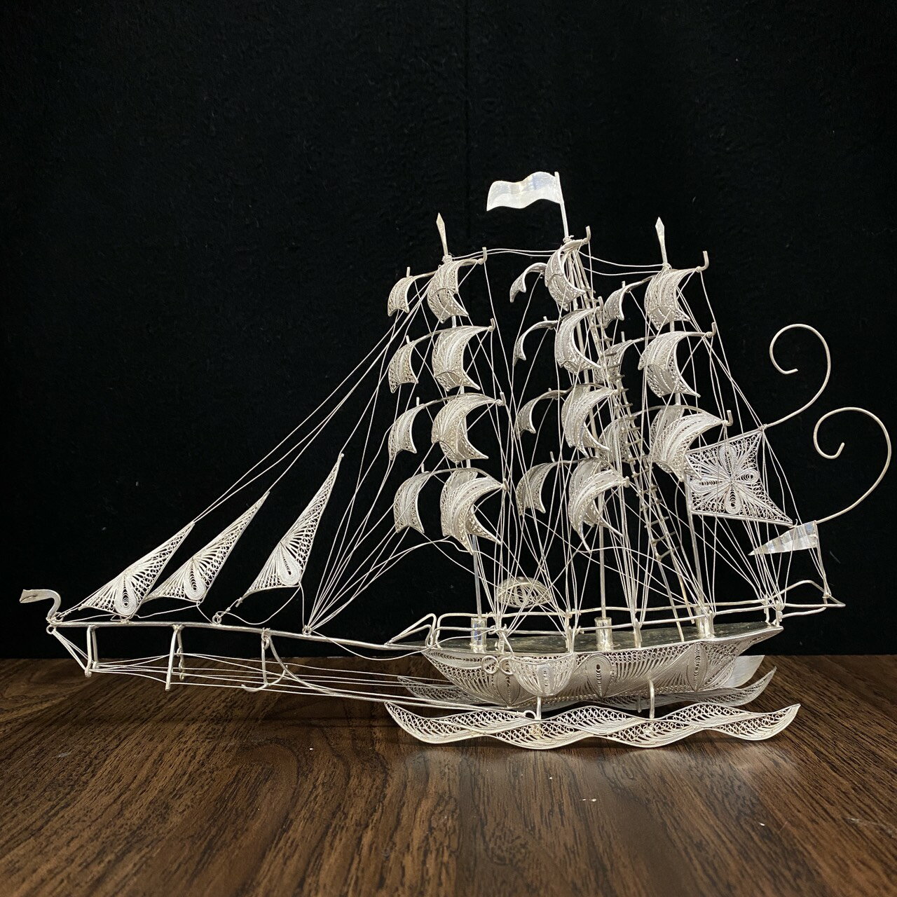 【ブランド】 【型番・シリアル】 【素材】シルバー 【重量】101.6gg【カラー】シルバー 【サイズ】W26cmH17cm×D6cm ※平置き、外寸最大部分を計測。多少の誤差はお許しください。 【仕様】 【商品管理番号】ITLMT8E2D...