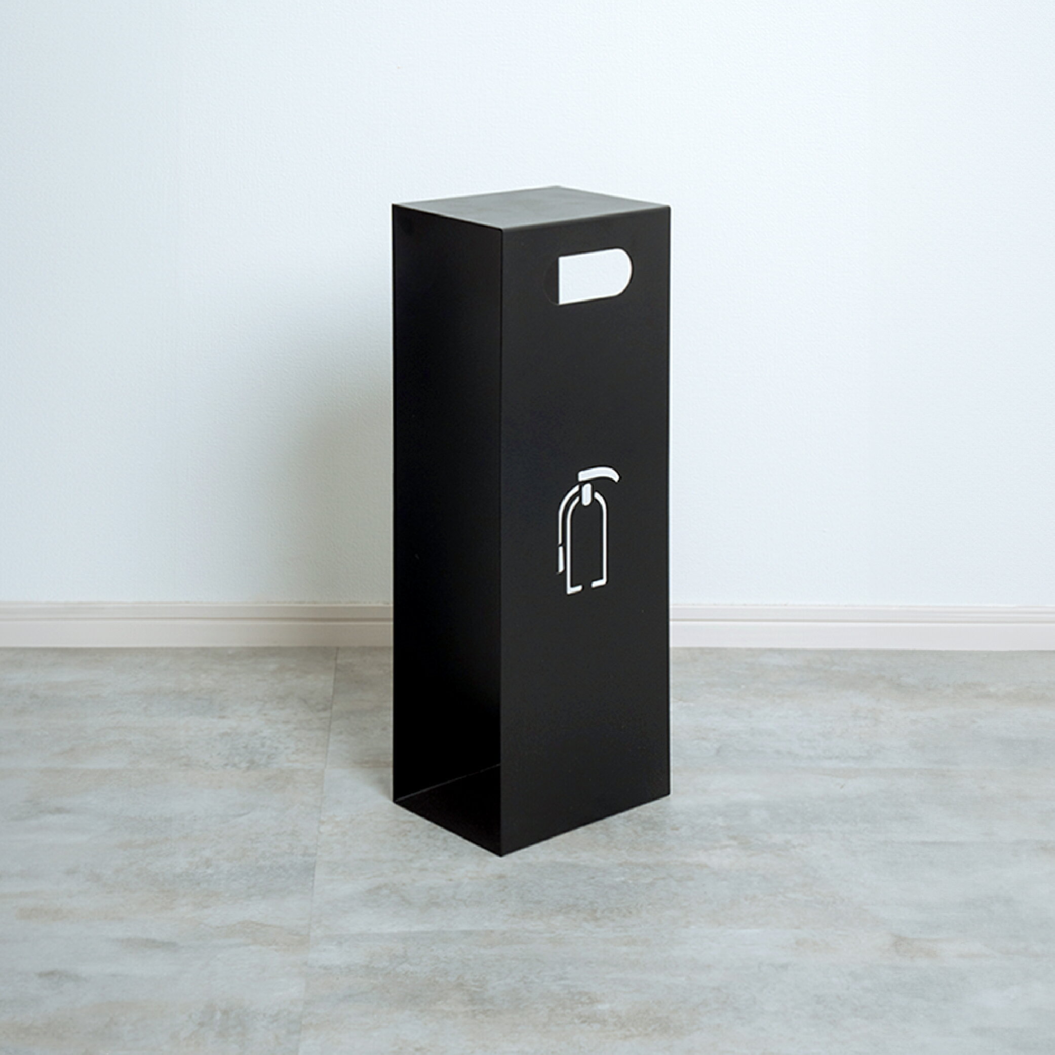 【検索関連キーワード（製品説明ではありません）： ブラック ホワイト オフィス・商業施設・病院など、どうしても目立ってしまう消火器をシンプルデザインで目隠し。業施設 ホテル 病院 エントランス 受付 シンプル 取り出しやすい 火災 防災 消...