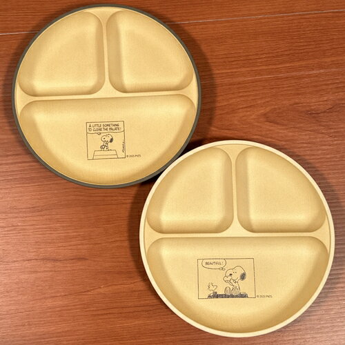 ピーナッツデザインのランチプレートです！ 木目調の模様入りの落ち着いた風合い。 樹脂製食器なので、お手入れが楽。 軽くおしゃれなデザインで幅広い年齢層の方にも安心して使える割れにくい食器。 2つに区切られたタイプ。 朝食のトーストやサラダを...