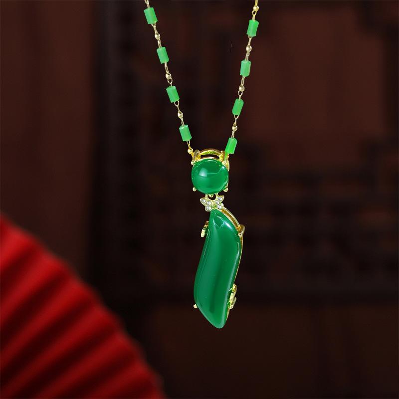 ネックレス 女性用 金色 竹節 緑 水滴 ペンダント 鎖骨チェーン 高級感 レトロ ファッション アクセサリー ジュエリー エレガント スタイル・カテゴリ: ネックレス・素材: 合金・形状: 幾何型・チェーンスタイル: 竹節チェーン・ペンダ...