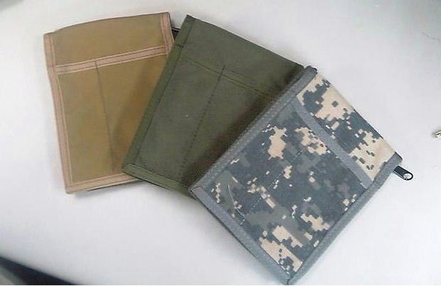 ※在庫が無い場合は2〜4週間後のお届けになります。（別途メールにてご連絡いたします）米国陸軍「レンジャー」の使用するノートブックカバー。 本体はナイロンでできており、耐久性は抜群。 ファスナーで開閉、外側の2つのポーチにはペンや小物などを収...