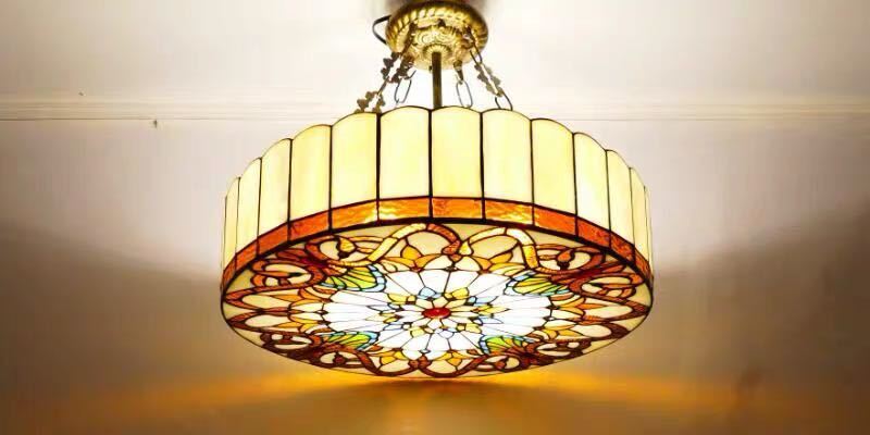 サイズ：幅50 x 高さ45（cm)ワット数 ：　電球40W×5個（E26）＊電球付きません＊素材：ガラス、樹脂、合金、鉄、他☆☆★★★★★★★★★★★★★☆☆◆取付工事は電気工事士にご相談してください。◆お客様のご覧になっているモニター等...