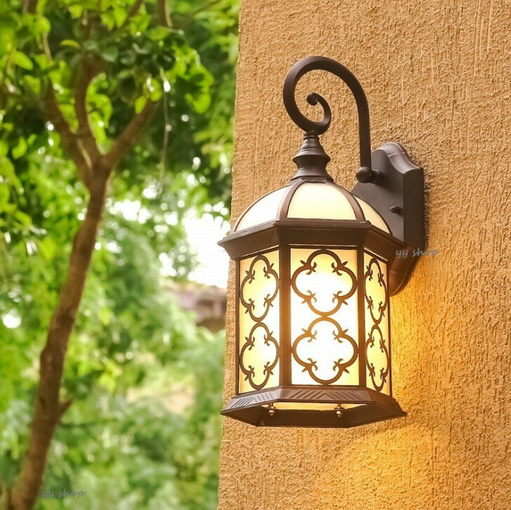 サイズ：幅22 x 高さ39 (cm）■E26白熱球、電球型蛍光灯、LED電球使用可能ワット数 ：電球×1個（※電球は付属しておりません）素材：樹脂、合金、鉄.........使用可能電球:LED電球、白熱球、電球型蛍光灯等◆取付工事は電気...