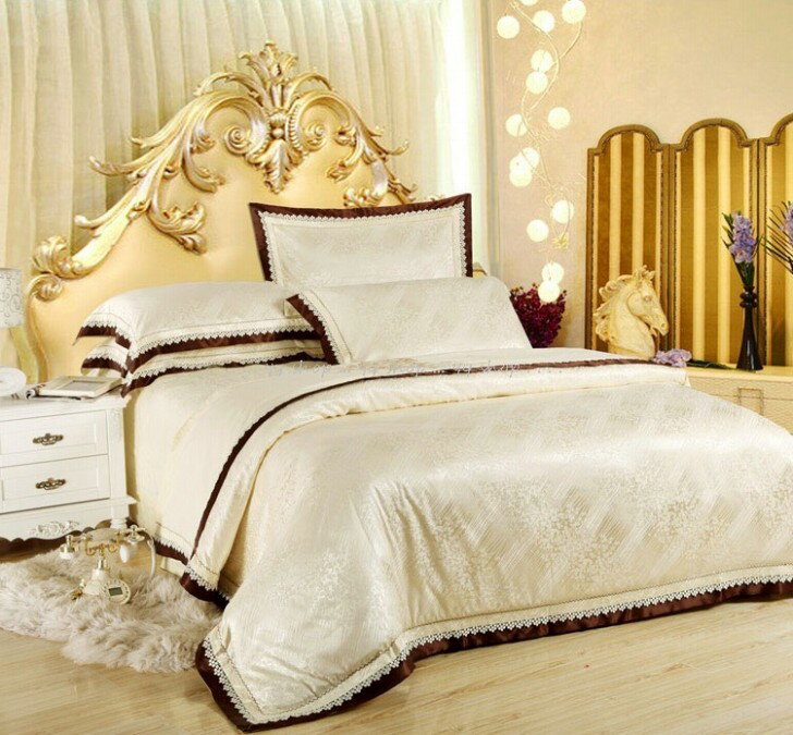 商品サイズ・組成について（カバー4点セット)【素材】ポリエステル 100％ベッドパッド1点 ：250x250（cm）掛布団カバー1点： 約200x230 （cm）枕カバー2点： 約48x74cm★別のサイズも在庫は確保してありますので、ご希...