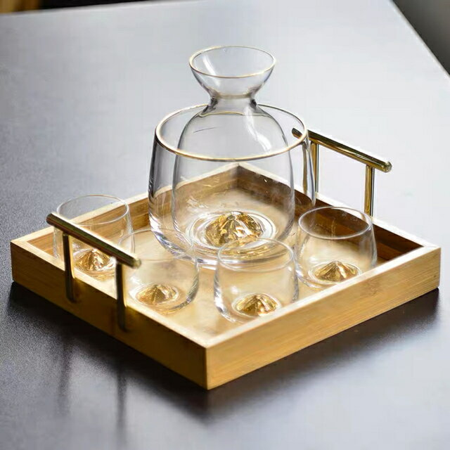 商品説明 徳利x1点徳利入れx1点おちょこx4点トレーx&nbsp;1点材質：ガラス☆☆★★★★★★★★★★★★★☆☆◆お客様のご覧になっているモニター等により多少色が異なる場合がございます。あらかじめご了承ください。◆複数ご注文の場合やお...