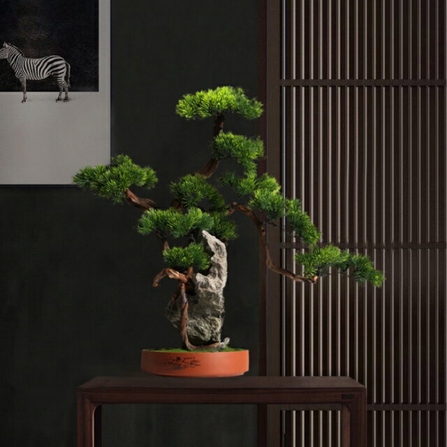 商品説明 葉の材質：エコプラスチック+セラミック幹の材質：自然木（特殊加工）鉢の材質：陶器製外寸サイズ:幅65&nbsp;&nbsp;x&nbsp;奥行20&nbsp;x&nbsp;高さ60（cm)※天然素材を使用し、ハンドメイドで作成した...