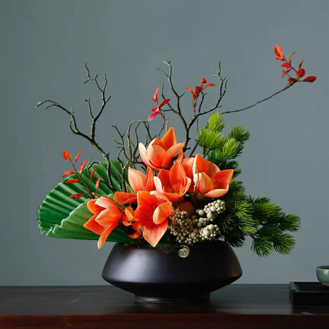 商品説明 品名：飾り用造花セット本体のサイズ：幅約38&nbsp;x&nbsp;高さ約40（cm）内容：造花、フラワーポット素材：ポリエステル製☆☆★★★★★★★★★★★★★☆☆&nbsp;◆お客様のご覧になっているモニター等により多少色が...