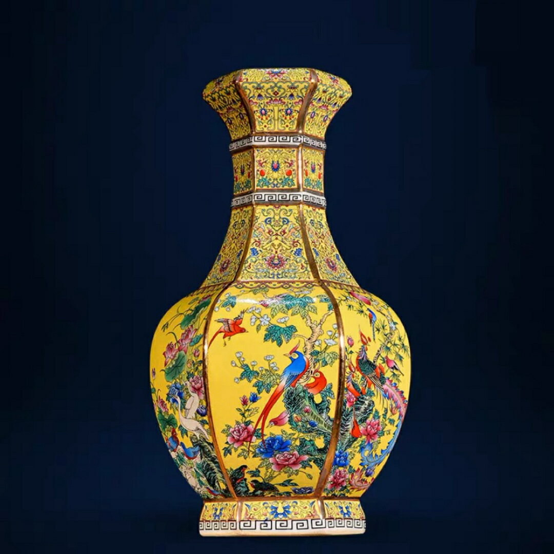 商品説明 外寸サイズ：直径28&nbsp;x&nbsp;高さ53&nbsp;(cm)材質：陶磁器■景徳鎮とは中国の伝統ある陶磁器で、江西省北東部にある景徳鎮市の窯で製造されたもの。白磁にコバルトで絵付けを施した「青花磁器」がよく見られます。...