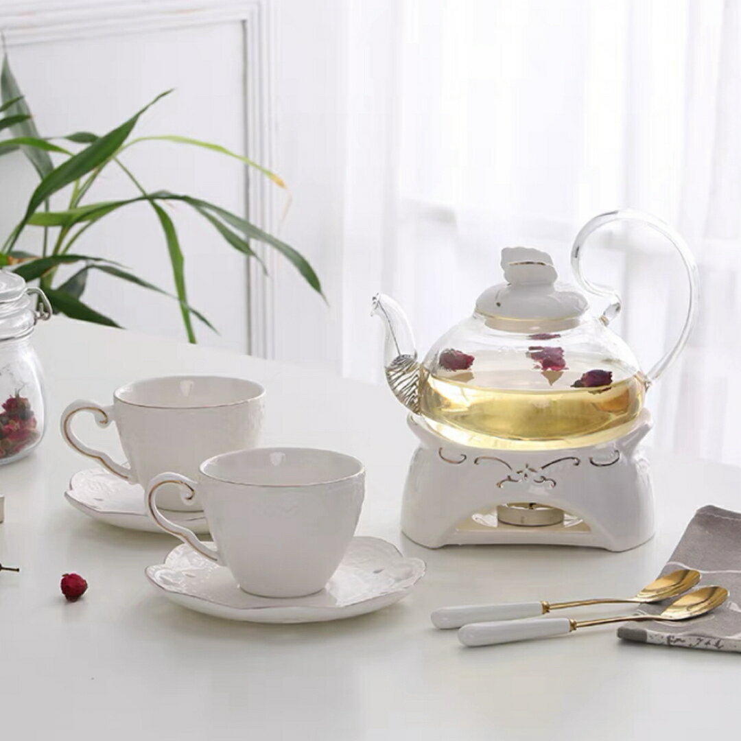 商品説明 素材・材質:陶器&nbsp;セット内容:カップ＆ソーサー&nbsp;2客(200ml)ティーポットx1点（700ml)ウォーマーx1点スプーンx&nbsp;2点☆☆★★★★★★★★★★★★★☆☆◆お客様のご覧になっているモニター等...