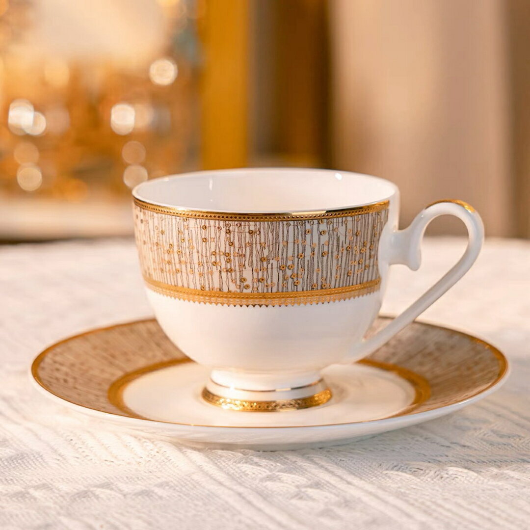 商品説明 材質:陶器セット内容:カップ＆ソーサー4客☆☆★★★★★★★★★★★★★☆☆&nbsp;◆お客様のご覧になっているモニター等により多少色が異なる場合がございます。あらかじめご了承ください。&nbsp;◆複数ご注文の場合やお急ぎの場...