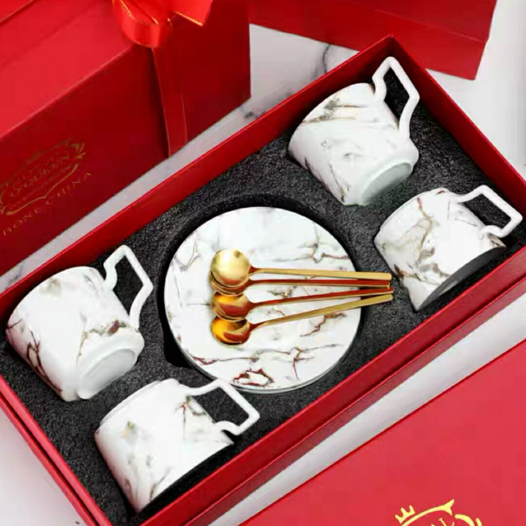 商品説明 材質:陶器セット内容:カップ＆ソーサー4客（200ml)スプーンx4点☆☆★★★★★★★★★★★★★☆☆&nbsp;◆お客様のご覧になっているモニター等により多少色が異なる場合がございます。あらかじめご了承ください。&nbsp;◆...