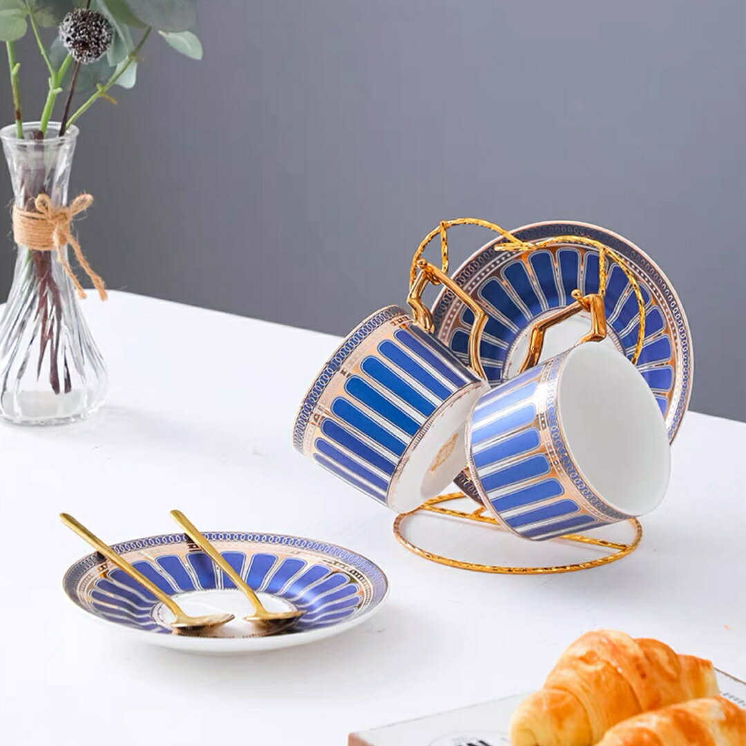 商品説明 材質:陶器&nbsp;セット内容:カップ＆ソーサー2客（200&nbsp;ml&nbsp;）スプーンx&nbsp;2点&nbsp;カップランクx&nbsp;1点☆☆★★★★★★★★★★★★★☆☆◆お客様のご覧になっているモニター等...