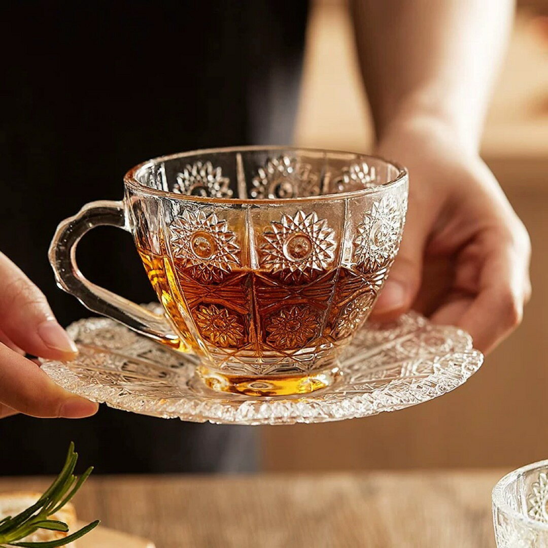 商品説明 材質:ガラス&nbsp;セット内容:カップ＆ソーサー6客（170ml&nbsp;）☆☆★★★★★★★★★★★★★☆☆◆お客様のご覧になっているモニター等により多少色が異なる場合がございます。あらかじめご了承ください。◆複数ご注文の...