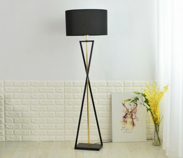 【商品仕様】■個口数：1 （〜40Wまで対応）■E26白熱球、電球型蛍光灯、LED電球使用可能■使用電球：1個（※電球は付属しておりません）■商品外寸：幅約45 x 高さ約158 (cm)--------------------------...