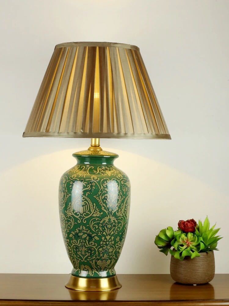 【商品仕様】■個口数：1 （〜40Wまで対応）■E26白熱球、電球型蛍光灯、LED電球使用可能■使用電球：1個（※電球は付属しておりません）■商品外寸：幅約43 x 高さ約72 (cm)※サイズの誤差は多少発生します。ご了承下さい。★在庫は...