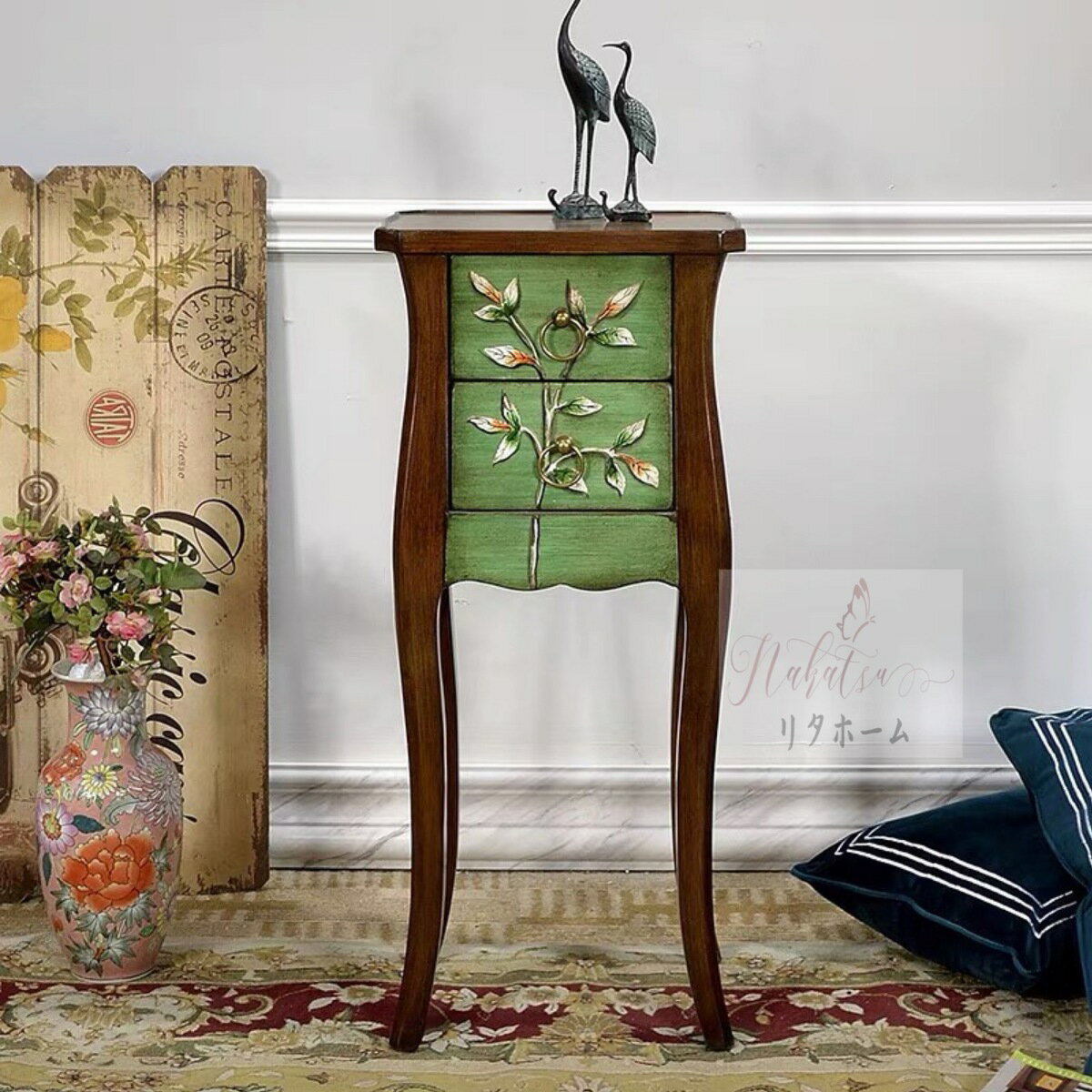 ベッドサイドテーブル 置台 サイドテーブル ナイトテーブル 高級感 アンティーク風 ．ソファーテーブル ソファーテーブル 【商品仕様】本体寸法：幅34 ×奥行29 ×高さ76cm商品状態：新品カラー：写真通り材質：天然木、中質繊維板、ラッカ...