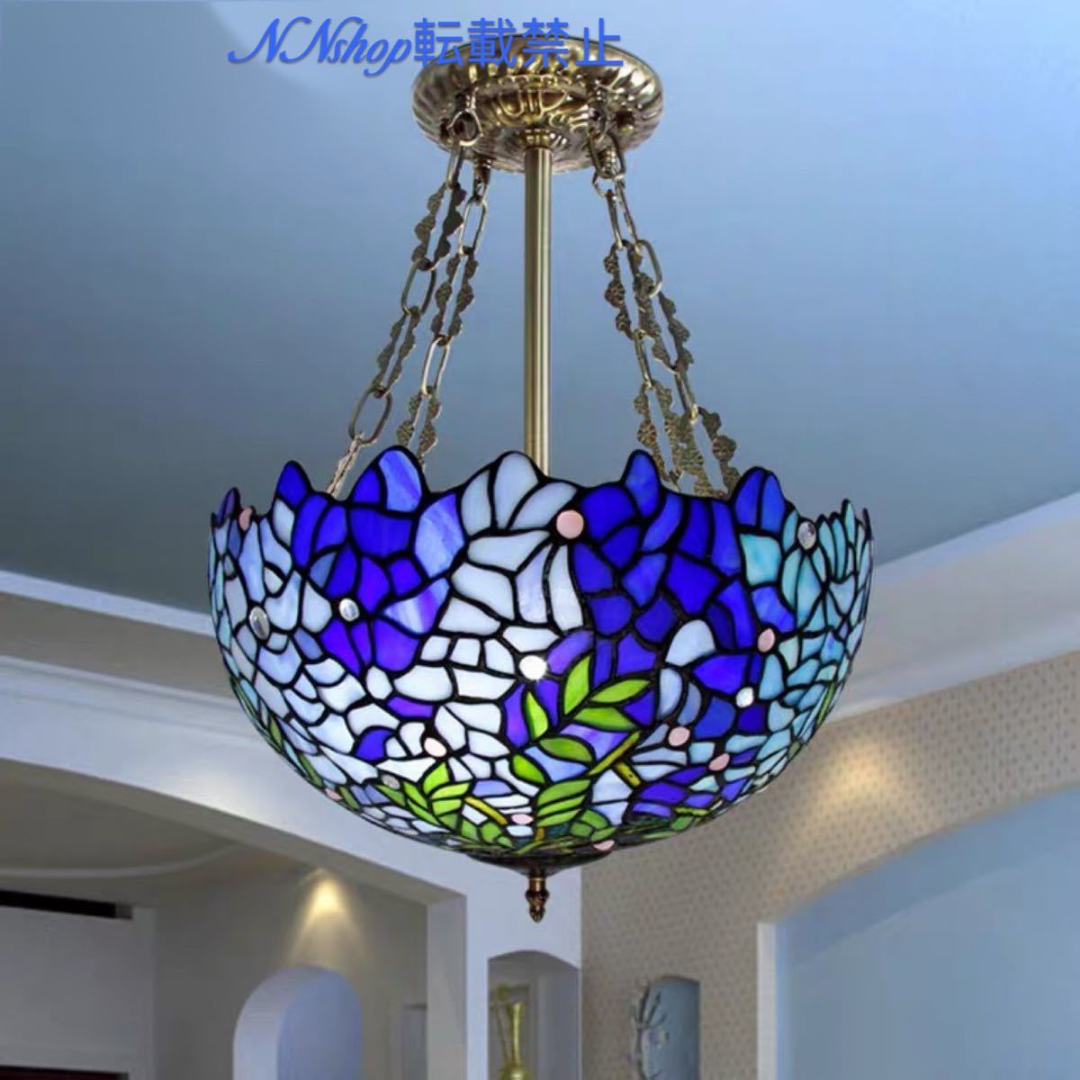 美しいガラスはどこから見ても華やかで美しい。繊細な造りの素敵なステンドランプ消灯時も素敵なインテリアになりますねサイズ ：約 直径50 x高51cmワット数 ：　電球40W×5個（E26）素材：ガラス、樹脂、合金、鉄★購入後のキャンセルは、...