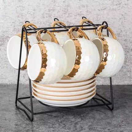 素材・材質:陶器セット内容:カップ＆ソーサーx6客カップランクx1点スプーンx6点★在庫は日々変動しておりますので万が一売り切れの場合は注文をキャンセルさせて頂く場合がございます。お早めにご注文お願い致します。★購入後のキャンセルは、ご遠慮...