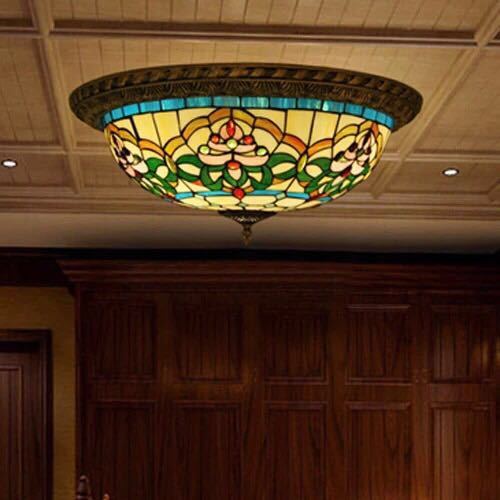 美しいガラスはどこから見ても華やかで美しい。繊細な造りの素敵なステンドランプ消灯時も素敵なインテリアになりますねサイズ ：約 直径60 cm x高25cmワット数 ：　電球40W×5個（E26）素材：ガラス、樹脂、合金、鉄★在庫は日々変動し...